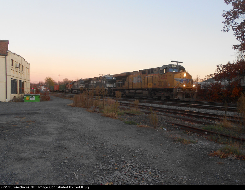 UP 5453, NS 7615, NS 8970 & BNSF 6550